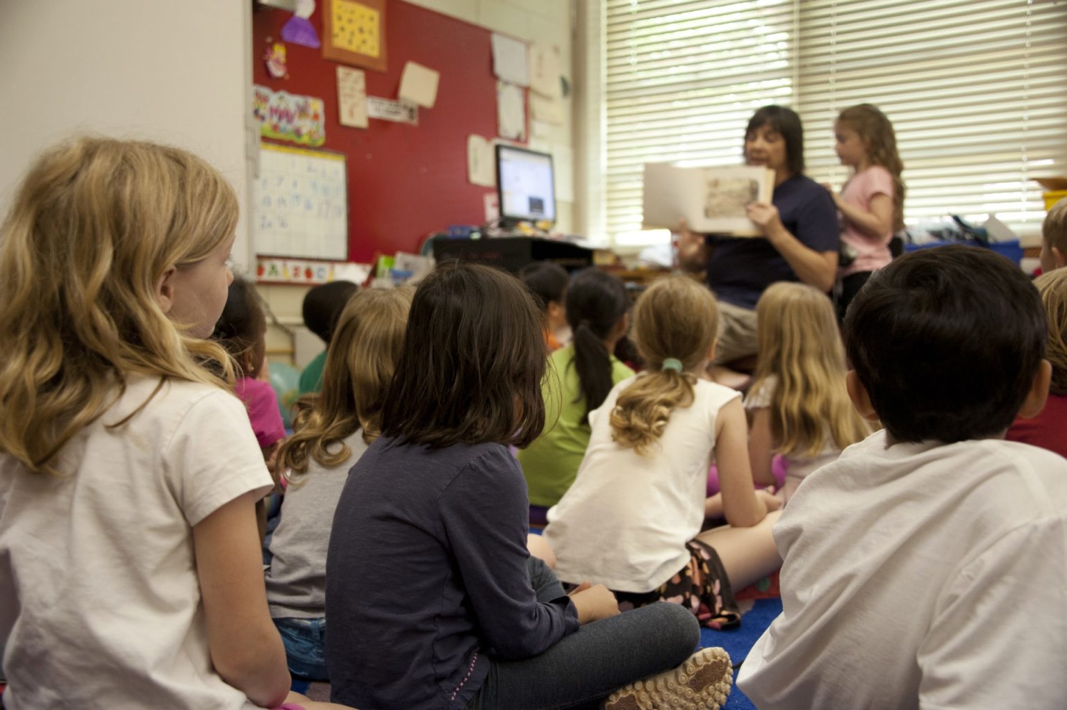 16 Ways to Teach Learners to Raise Their Hand to Ask a Question - Pedagogue